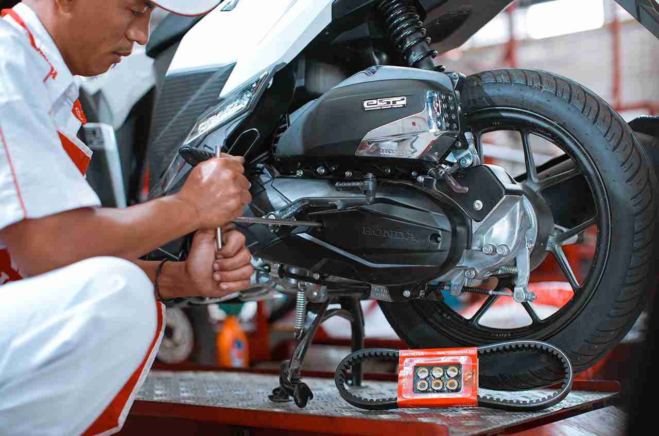 7 Tanda Sepeda Motor Harus Service - OLX News