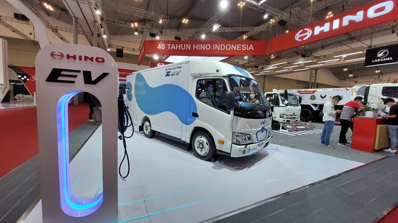 Hino Dutro Z EV Truk Listrik Masa Depan Nongol di GIIAS 2022