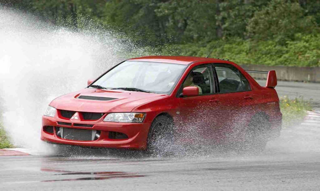 Review Mobil Mitsubishi Lancer, Spesifikasi dan Harganya