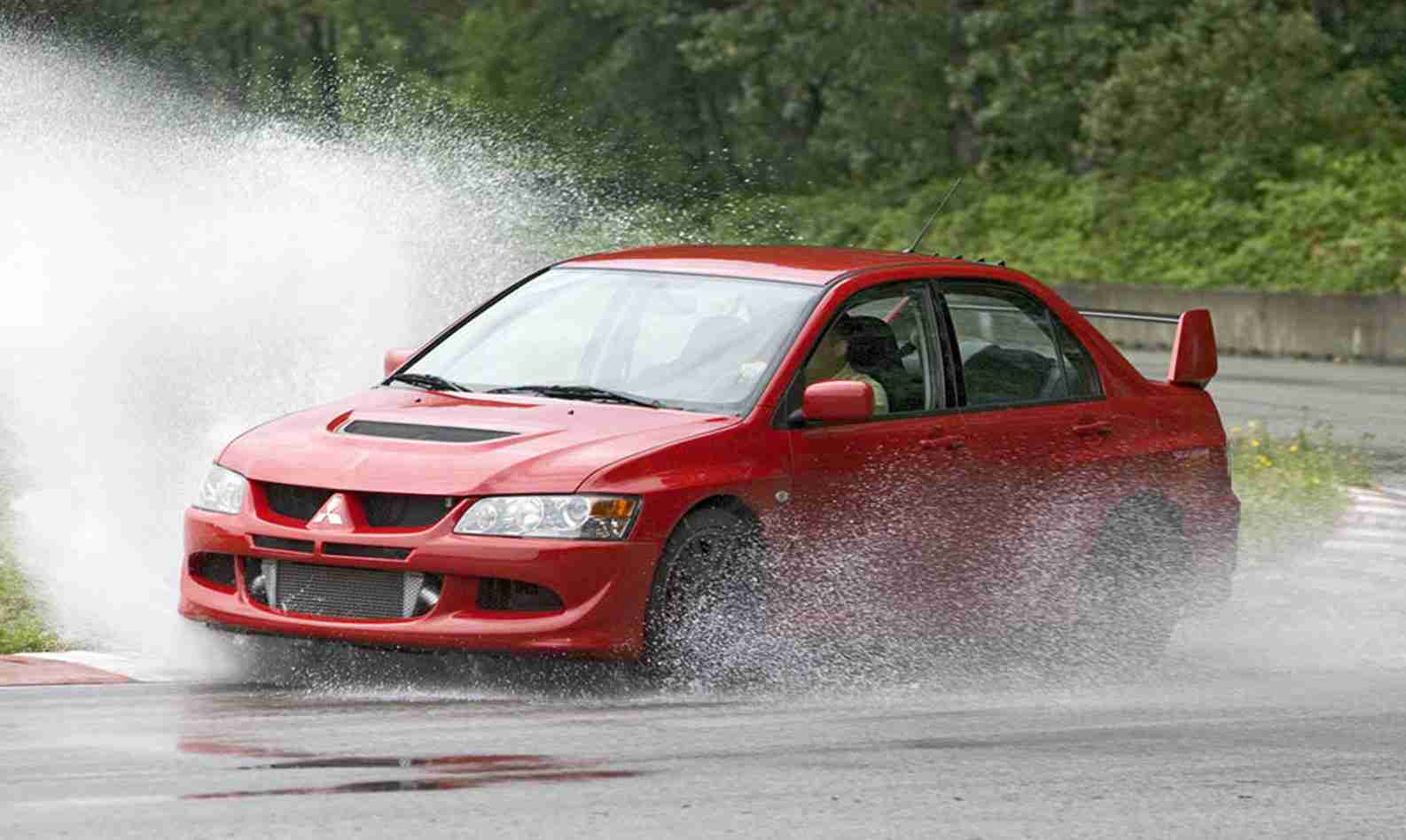 Review Mobil Mitsubishi Lancer, Spesifikasi dan Harganya