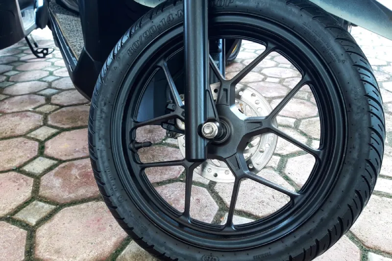 Cara Merawat Ban Tubeless Motor, Bisa Bikin Lebih Awet - OLX News