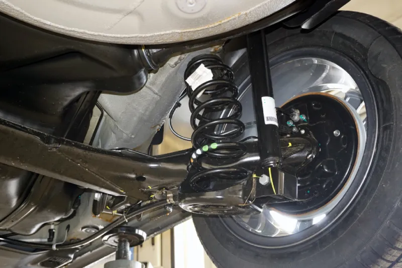 Shockbreaker Mobil ‘Berdecit’, Begini Cara Mengatasinya - OLX News