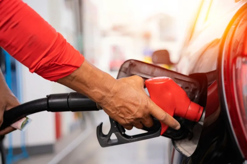 Mobil Digoyang-Goyang Saat Isi Bensin, Apakah Perlu? - OLX News