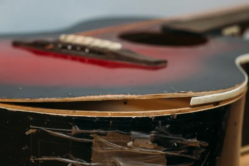 Cara Memperbaiki Gitar yang Rusak Akibat Banjir - OLX News