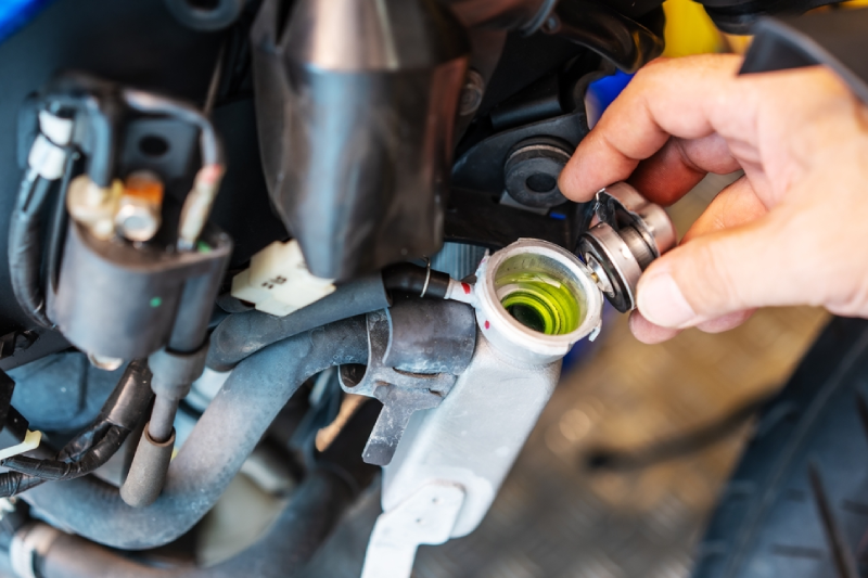 Ganti Air Radiator Motor Harus Rutin, Jangan Tunggu Overheat! - OLX News