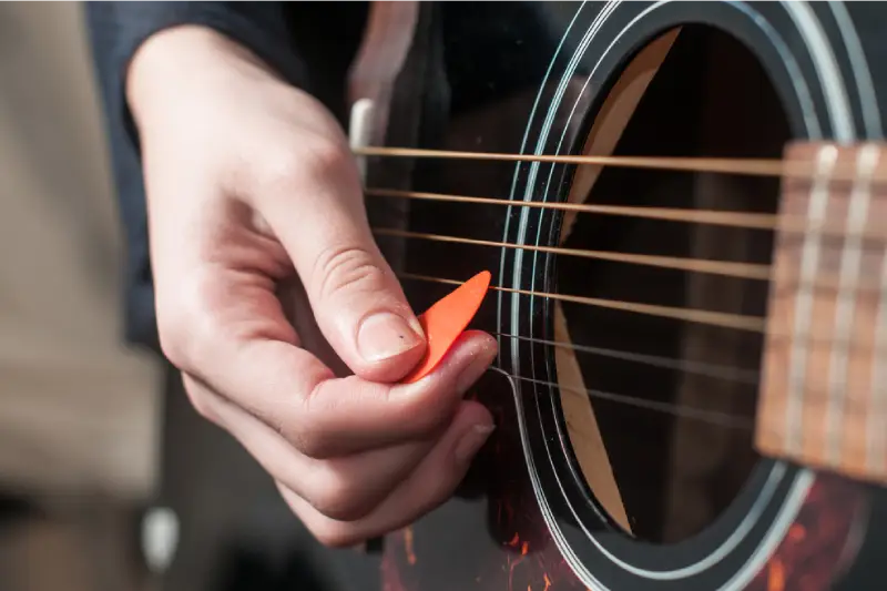 5 Jenis Pick Gitar Beserta Perbedaannya - OLX News