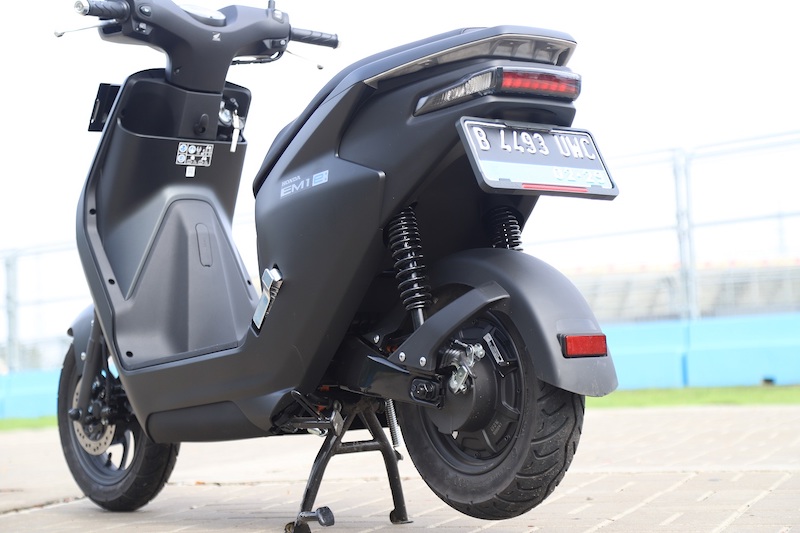 Cara Aman Berkendara dengan Motor Listrik Honda - OLX News