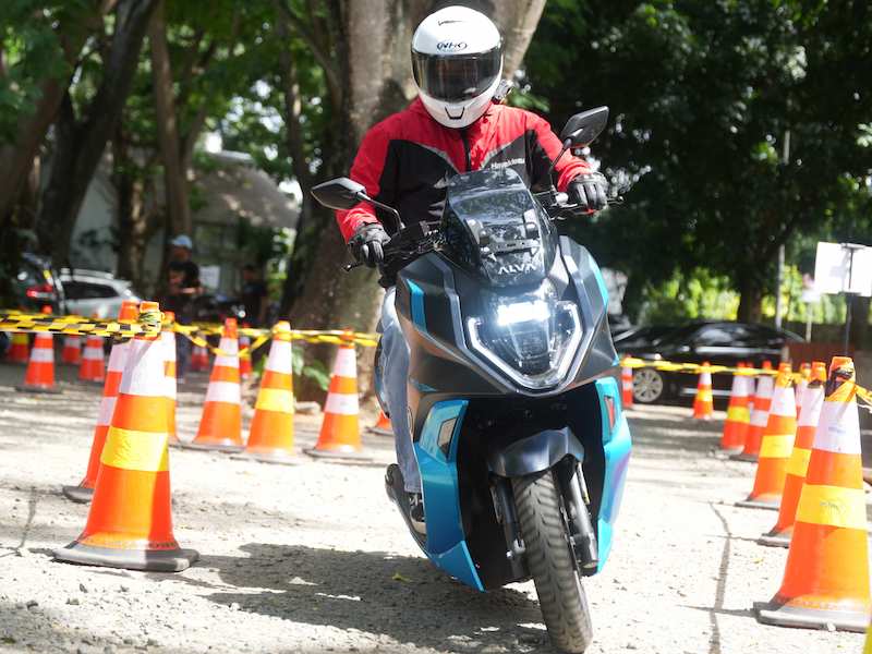 Test Ride: ALVA One XP Sanggup Berlari Hingga 90 Km/Jam Sejauh 70 ...