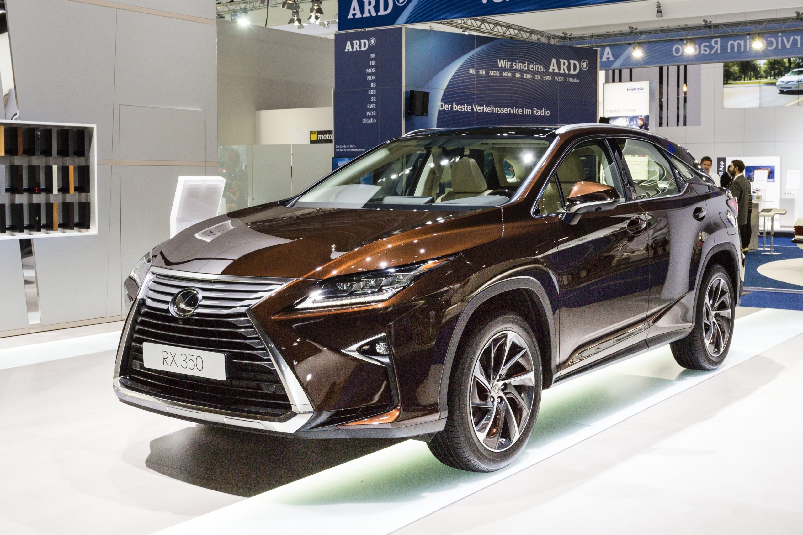 Ini Dia 3 Mobil Lexus Terlaris di Indonesia - OLX News