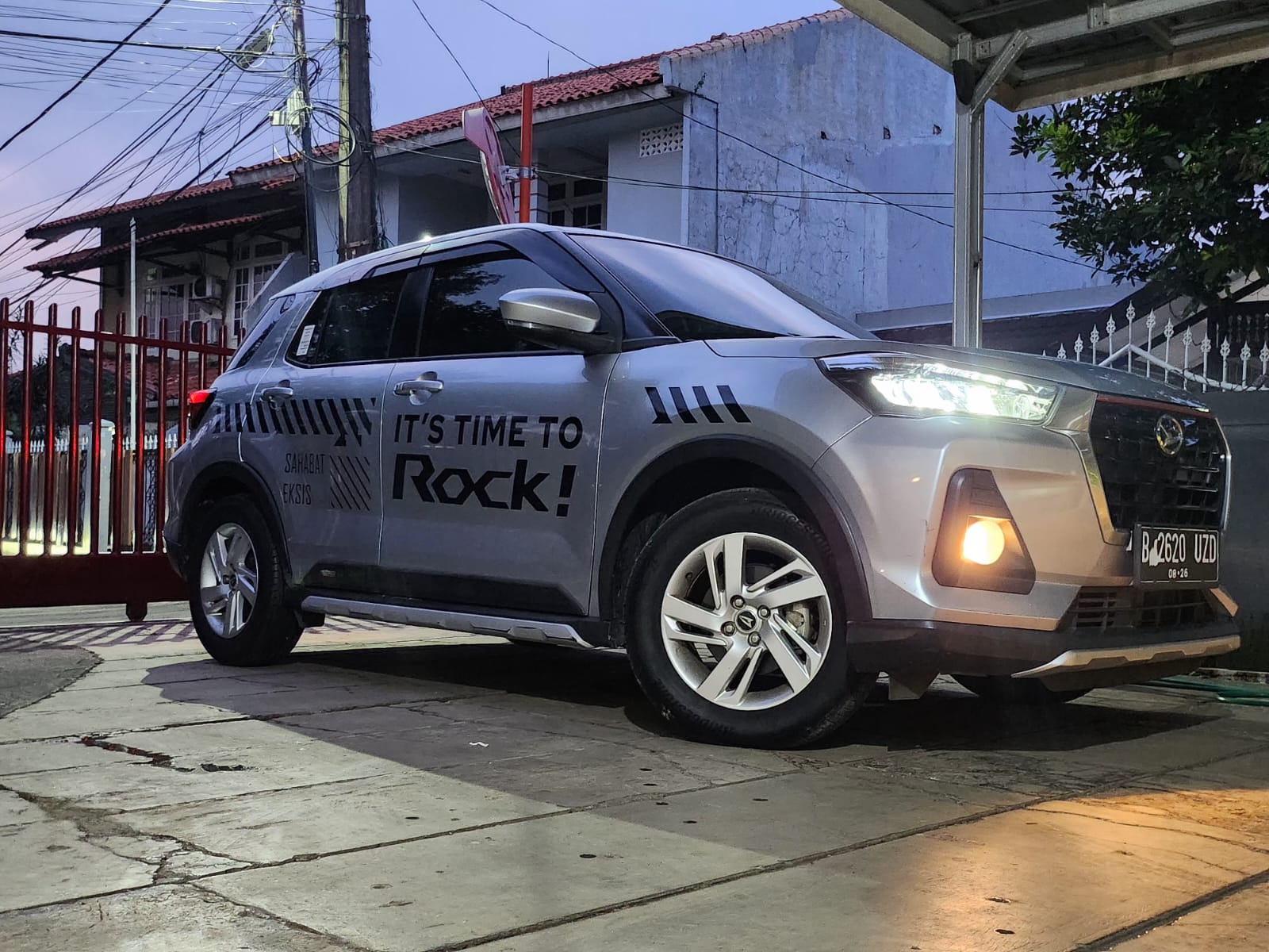 Review Daihatsu Rocky 1.2 X CVT ADS: Si Mungil Satset yang Tangguh ...