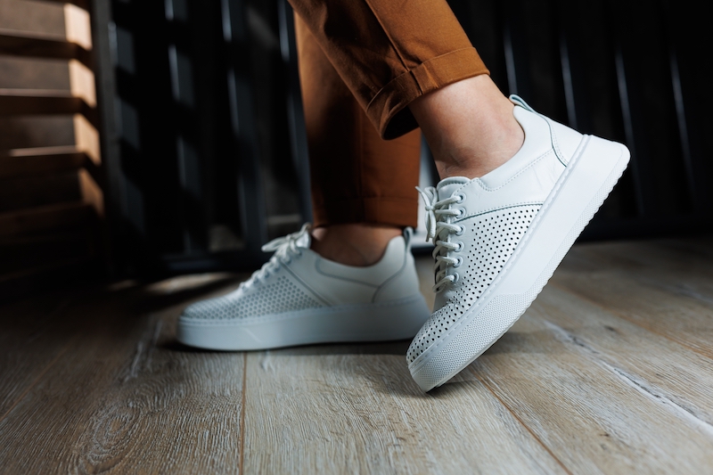 11 Rekomendasi Sepatu Putih Pria untuk Acara Formal dan Santai - OLX News