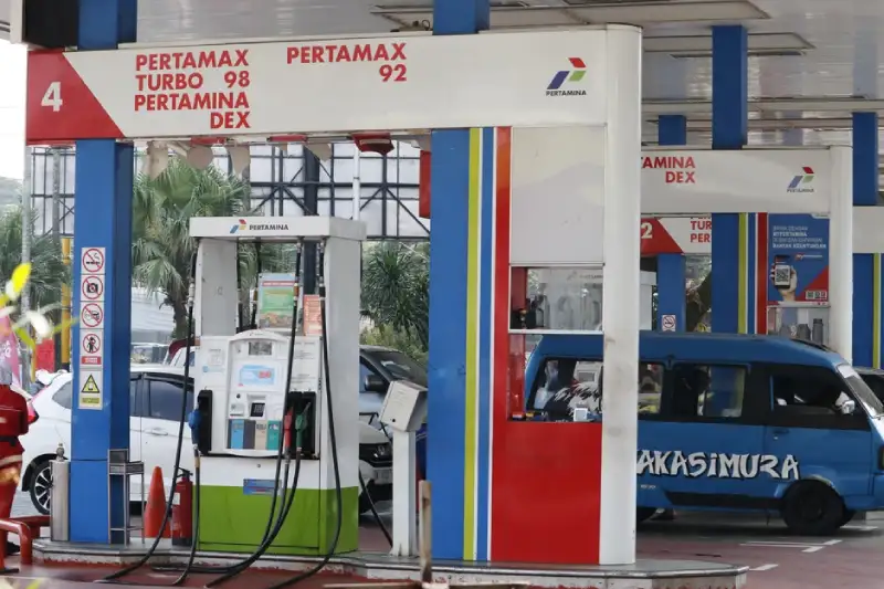 Harga Pertamax Resmi Naik Jadi Rp 13.700/Liter, Apa Alasannya? - OLX News