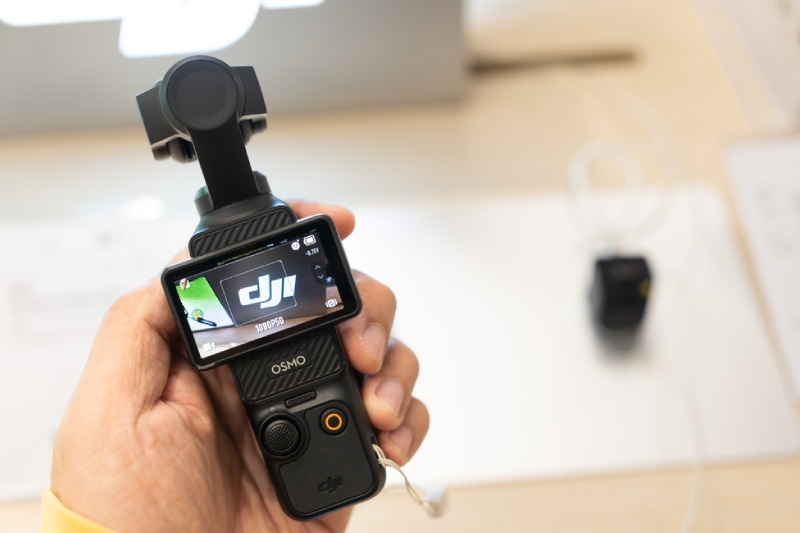 15 Rekomendasi Kamera Kecil untuk Vlog - OLX News