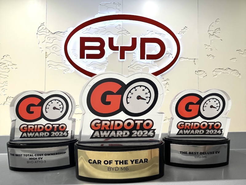 BYD M6 Sabet Gelar "Car of The Year" di GridOto Award 2024! - OLX News