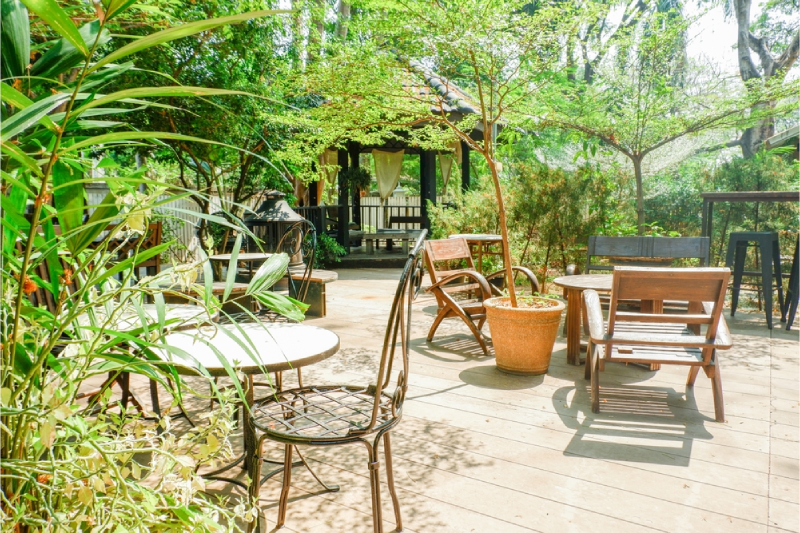 5 Ide Desain Cafe Outdoor Halaman Rumah dengan Bujet Terjangkau - OLX News