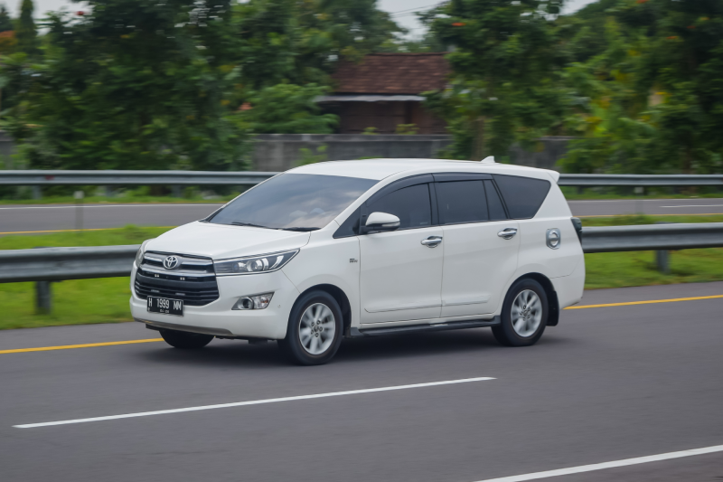 Berapa Ukuran Ban Innova Reborn? - OLX News