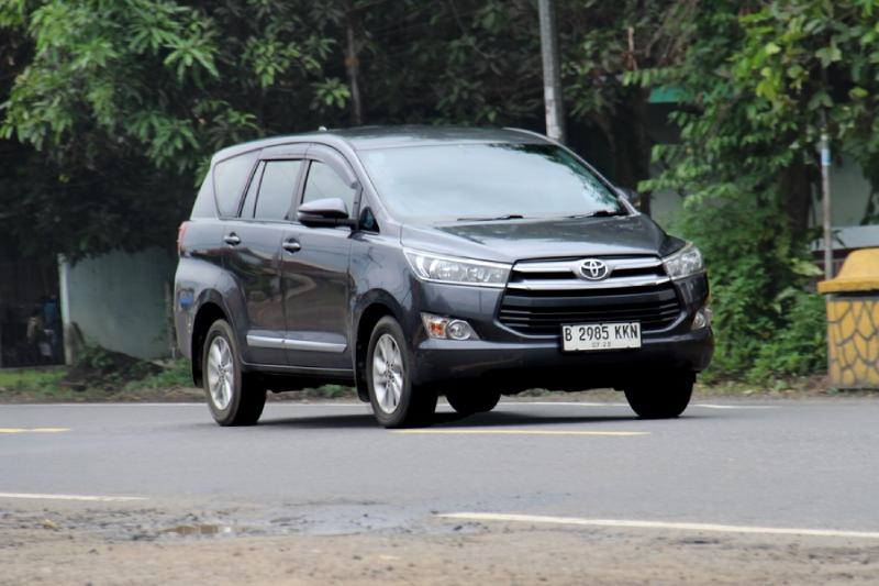 Berapa Ukuran Ban Innova Reborn? - OLX News