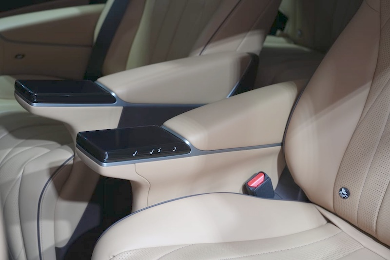 Begini Gambaran Kemewahan Interior Denza D9 - OLX News