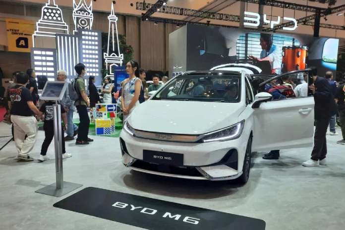 BYD M6 Jadi Mobil Listrik Terlaris di Indonesia Periode Januari 2025 - OLX News