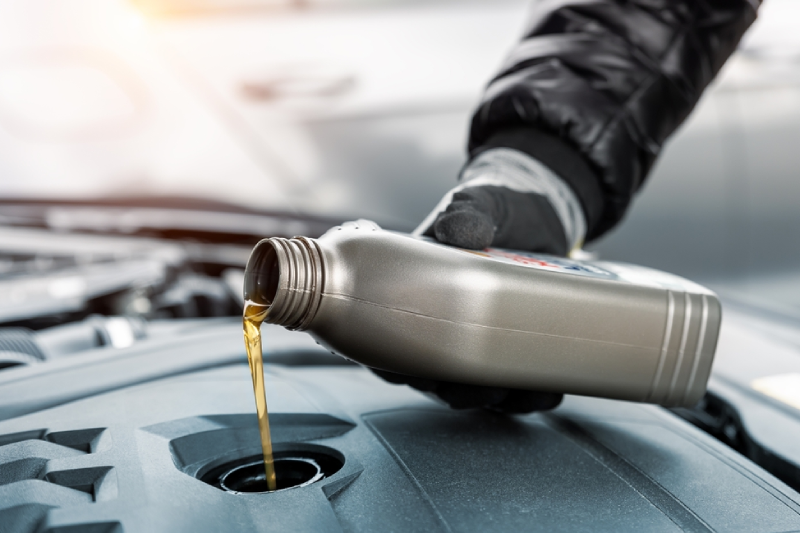 Jangan Asal, Lakukan Tips ini Untuk Memilih Oli Mobil yang Tepat - OLX News